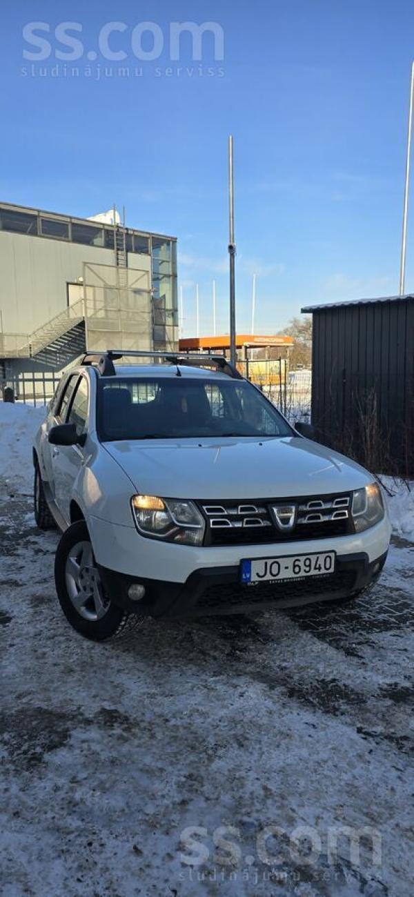 White Dacia Duster 2014 in Riga, with an engine capacity of 1.50 L and mileage of 282 thousand km for 3700 €, photo 1 on AUTOMOTO.COM.LV