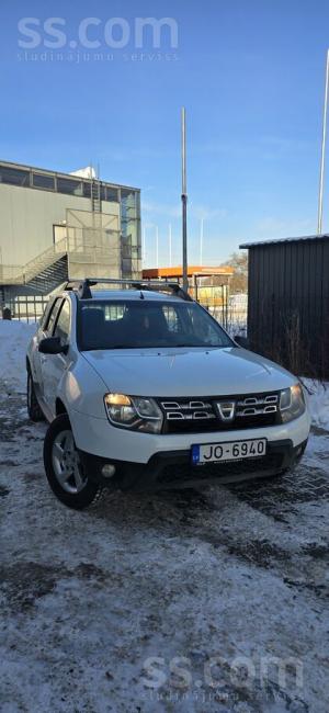 White Dacia Duster 2014 in Riga, with an engine capacity of 1.50 L and mileage of 282 thousand km for 3700 €, photo  on AUTOMOTO.COM.LV