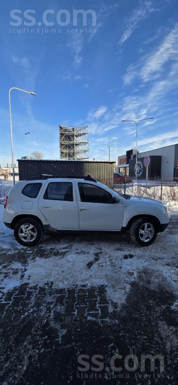 White Dacia Duster 2014 in Riga, with an engine capacity of 1.50 L and mileage of 282 thousand km for 3700 €, photo 3 on AUTOMOTO.COM.LV