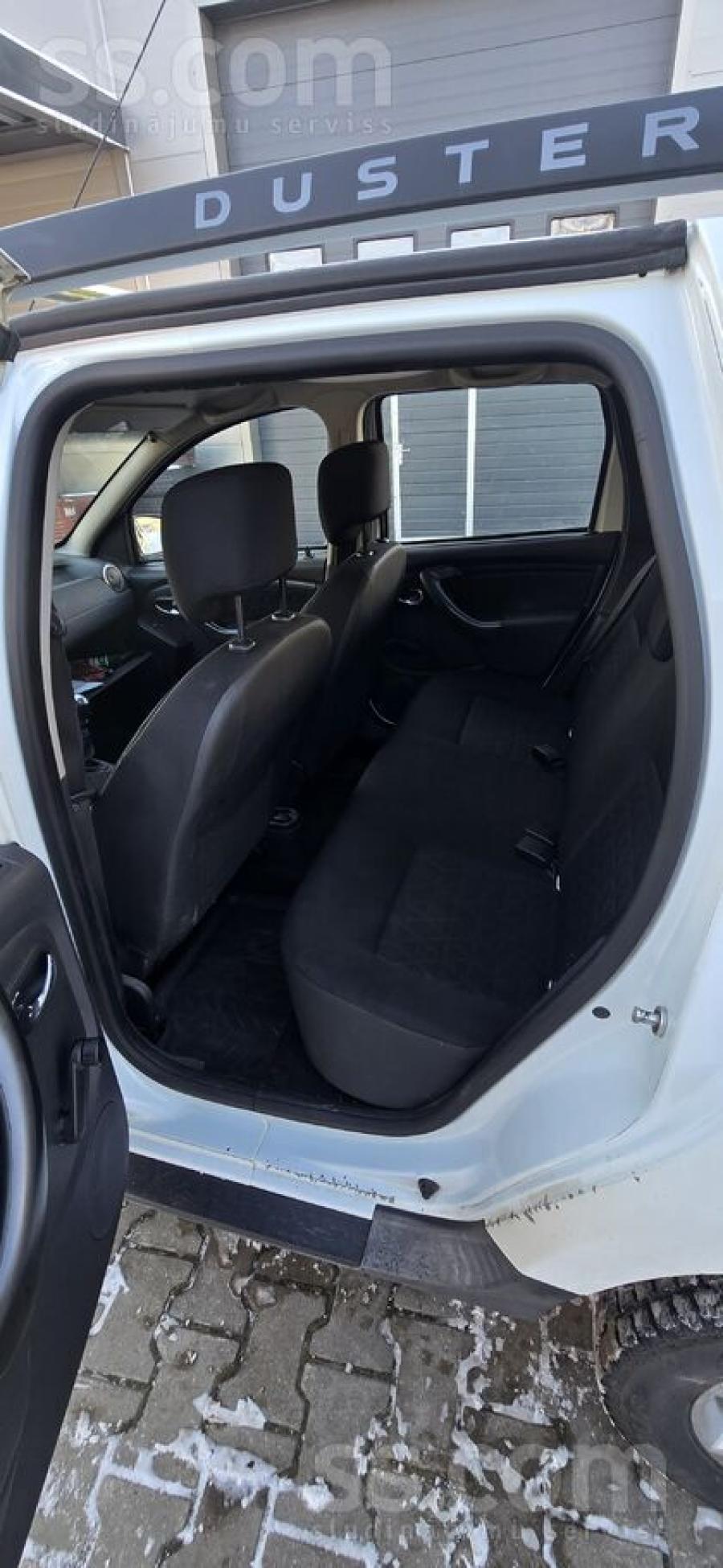 White Dacia Duster 2014 in Riga, with an engine capacity of 1.50 L and mileage of 282 thousand km for 3700 €, photo 8 on AUTOMOTO.COM.LV