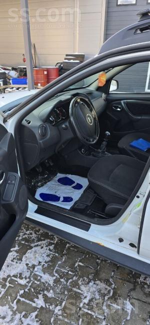 White Dacia Duster 2014 in Riga, with an engine capacity of 1.50 L and mileage of 282 thousand km for 3700 €, photo 11 on AUTOMOTO.COM.LV