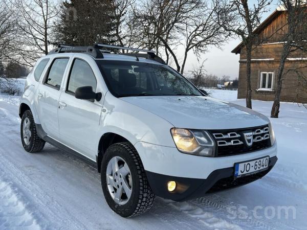 White Dacia Duster 2014 in Valmiera, with an engine capacity of 1.50 L and mileage of 282 thousand km for 4750 €, photo 4 on AUTOMOTO.COM.LV