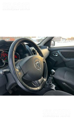 Balts Dacia Duster 2014 Valmiera, ar dzinēja tilpumu 1.50 L un nobraukumu 282 tūkst. km par 4750 €, foto 22 vietnē AUTOMOTO.COM.LV