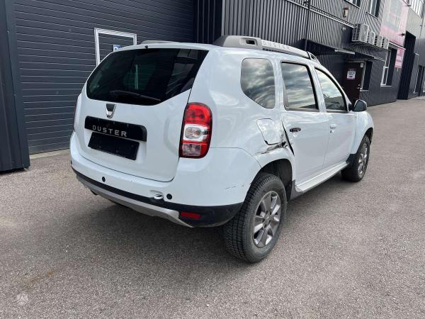 White Dacia Duster 2014 in Alytus, with an engine capacity of 1.46 L and mileage of 280 thousand km for 3350 €, photo 8 on AUTOMOTO.COM.LV
