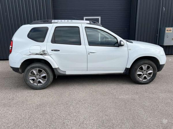 White Dacia Duster 2014 in Alytus, with an engine capacity of 1.46 L and mileage of 280 thousand km for 3350 €, photo 10 on AUTOMOTO.COM.LV