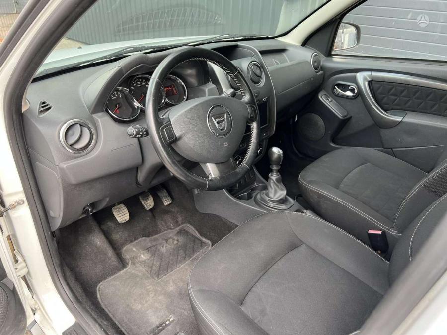 Balts Dacia Duster 2014 Alīta, ar dzinēja tilpumu 1.46 L un nobraukumu 280 tūkst. km par 3350 €, foto 15 vietnē AUTOMOTO.COM.LV
