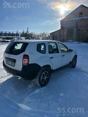 Белый Дачия Duster 2014 в Резекне, объемом двигателя 1.60 л и пробегом 250 тыс. км за 3000 €, фото  на AUTOMOTO.COM.LV