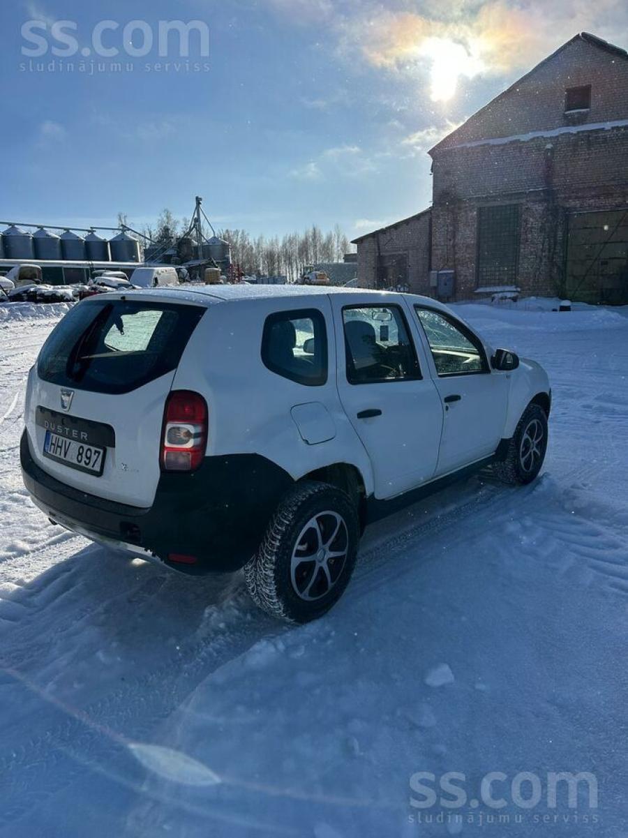 Белый Дачия Duster 2014 в Резекне, объемом двигателя 1.60 л и пробегом 250 тыс. км за 3000 €, фото 1 на AUTOMOTO.COM.LV