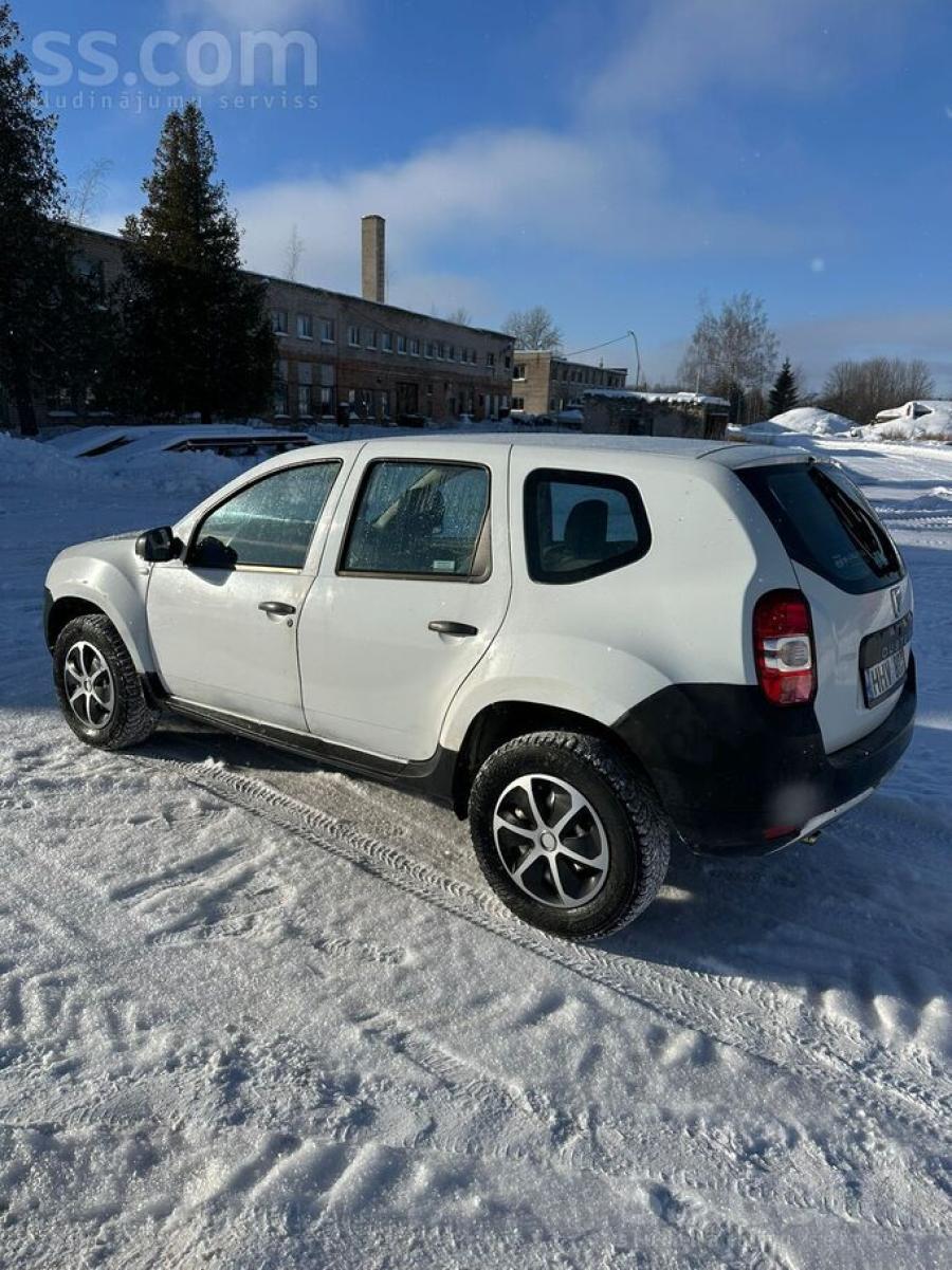 Белый Дачия Duster 2014 в Резекне, объемом двигателя 1.60 л и пробегом 250 тыс. км за 3000 €, фото 3 на AUTOMOTO.COM.LV