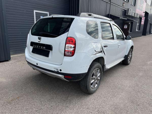 White Dacia Duster 2014 in Alytus, with an engine capacity of 1.46 L and mileage of 280 thousand km for 2999 €, photo 7 on AUTOMOTO.COM.LV