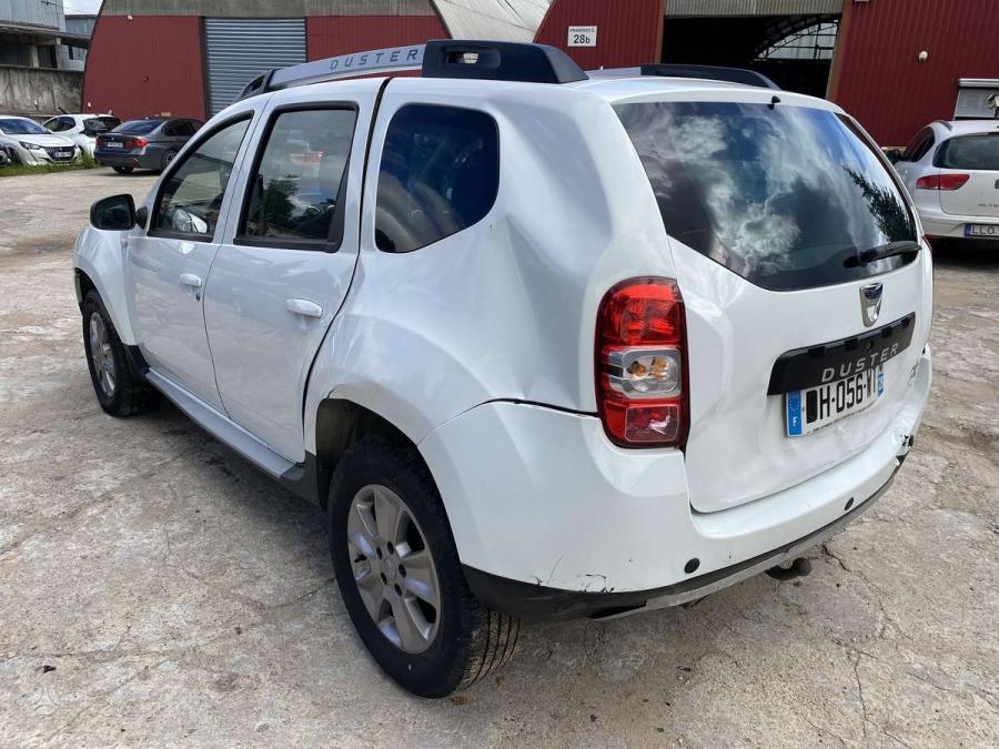 White Dacia Duster 2014 in Taurage, with an engine capacity of 1.20 L and mileage of 195 thousand km for 2200 €, photo 6 on AUTOMOTO.COM.LV