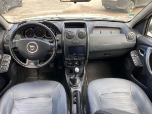 White Dacia Duster 2014 in Taurage, with an engine capacity of 1.20 L and mileage of 195 thousand km for 2200 €, photo 8 on AUTOMOTO.COM.LV
