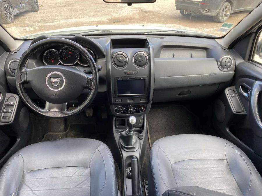 White Dacia Duster 2014 in Taurage, with an engine capacity of 1.20 L and mileage of 195 thousand km for 2200 €, photo 8 on AUTOMOTO.COM.LV