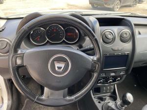 White Dacia Duster 2014 in Taurage, with an engine capacity of 1.20 L and mileage of 195 thousand km for 2200 €, photo 9 on AUTOMOTO.COM.LV