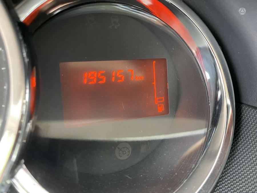 White Dacia Duster 2014 in Taurage, with an engine capacity of 1.20 L and mileage of 195 thousand km for 2200 €, photo 10 on AUTOMOTO.COM.LV