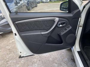 White Dacia Duster 2014 in Taurage, with an engine capacity of 1.20 L and mileage of 195 thousand km for 2200 €, photo 12 on AUTOMOTO.COM.LV