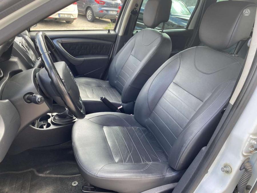 White Dacia Duster 2014 in Taurage, with an engine capacity of 1.20 L and mileage of 195 thousand km for 2200 €, photo 13 on AUTOMOTO.COM.LV