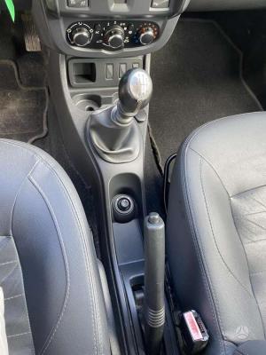 White Dacia Duster 2014 in Taurage, with an engine capacity of 1.20 L and mileage of 195 thousand km for 2200 €, photo 16 on AUTOMOTO.COM.LV