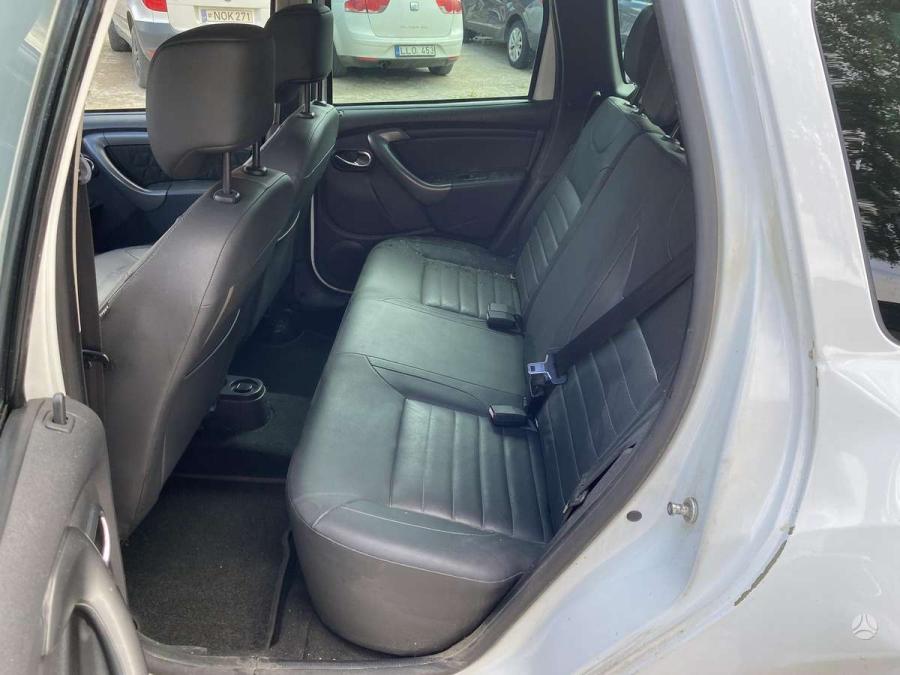 White Dacia Duster 2014 in Taurage, with an engine capacity of 1.20 L and mileage of 195 thousand km for 2200 €, photo 18 on AUTOMOTO.COM.LV