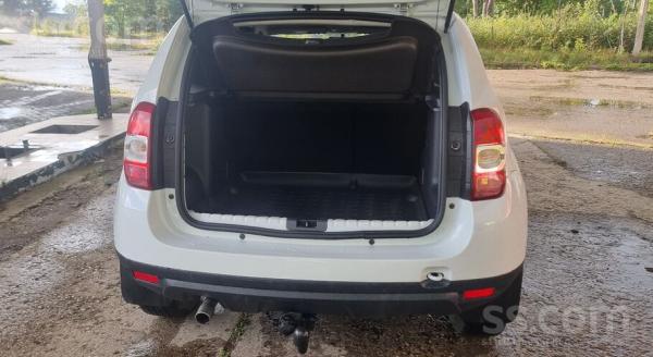 Dacia Duster 2014 in Riga on AUTOMOTO.COM.LV White Dacia Duster 2014 in Riga, with an engine capacity of 1.50 L and mileage of 141 thousand km for 5990 €, photo 8 on AUTOMOTO.COM.LV