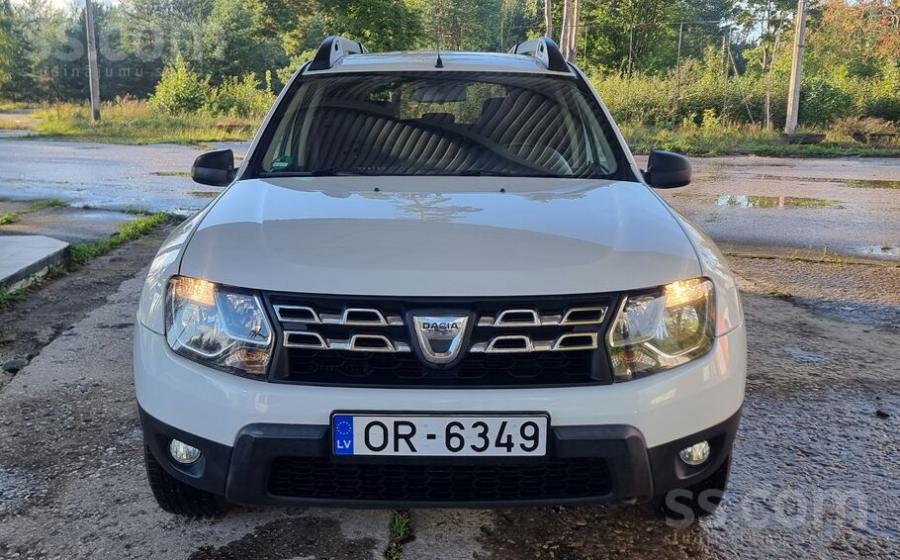 White Dacia Duster 2014 in Riga, with an engine capacity of 1.50 L and mileage of 141 thousand km for 5990 €, photo 4 on AUTOMOTO.COM.LV