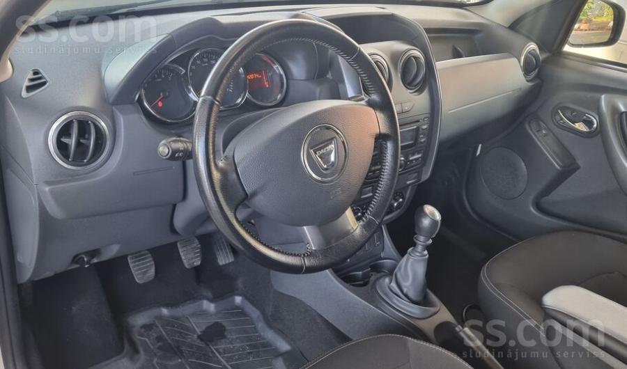 White Dacia Duster 2014 in Riga, with an engine capacity of 1.50 L and mileage of 141 thousand km for 5990 €, photo 10 on AUTOMOTO.COM.LV