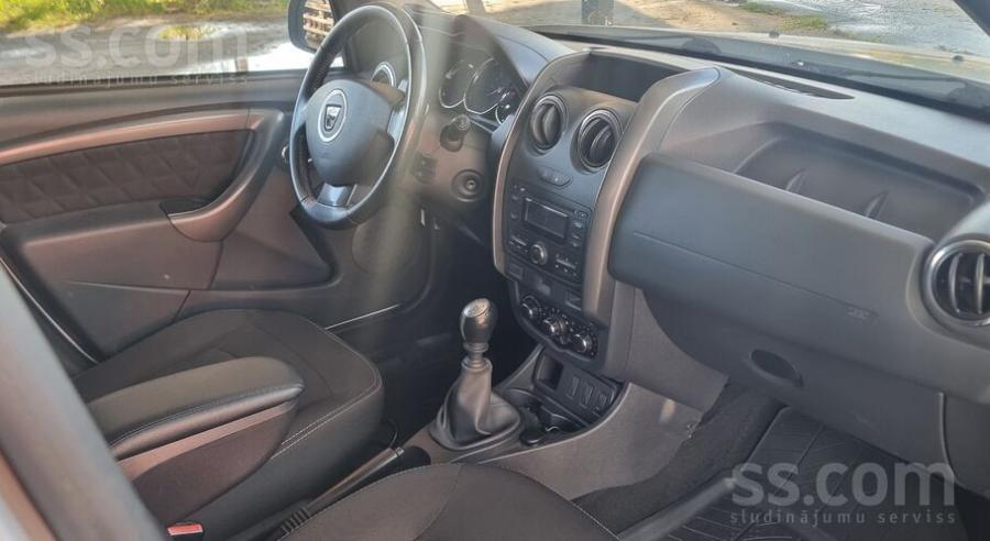 White Dacia Duster 2014 in Riga, with an engine capacity of 1.50 L and mileage of 141 thousand km for 5990 €, photo 12 on AUTOMOTO.COM.LV