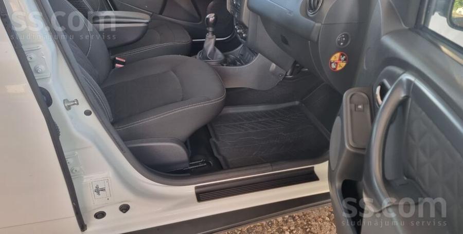 White Dacia Duster 2014 in Riga, with an engine capacity of 1.50 L and mileage of 141 thousand km for 5990 €, photo 13 on AUTOMOTO.COM.LV