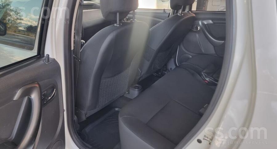 White Dacia Duster 2014 in Riga, with an engine capacity of 1.50 L and mileage of 141 thousand km for 5990 €, photo 16 on AUTOMOTO.COM.LV