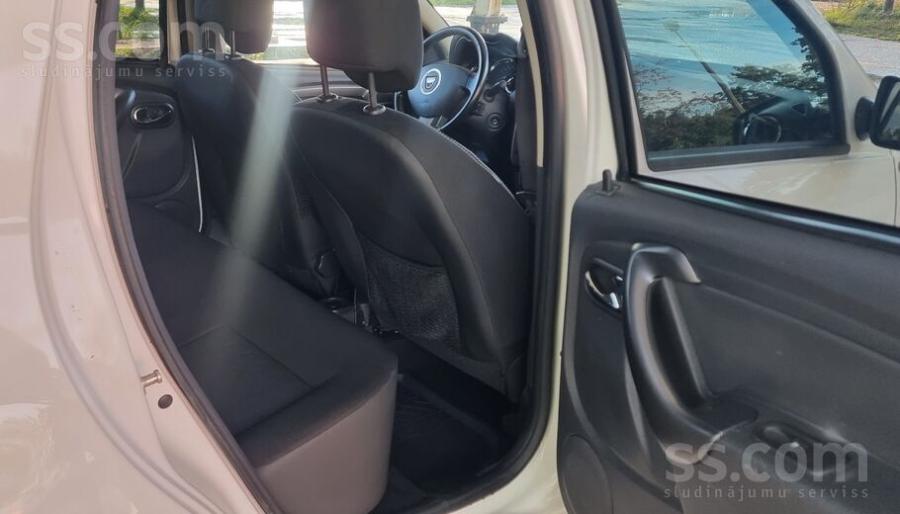 White Dacia Duster 2014 in Riga, with an engine capacity of 1.50 L and mileage of 141 thousand km for 5990 €, photo 17 on AUTOMOTO.COM.LV