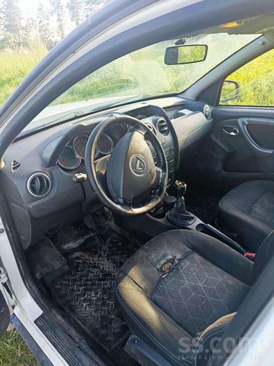 Balts Dacia Duster 2014 Rīga, ar dzinēja tilpumu 1.50 L un nobraukumu 246 tūkst. km par 3200 €, foto 5 vietnē AUTOMOTO.COM.LV