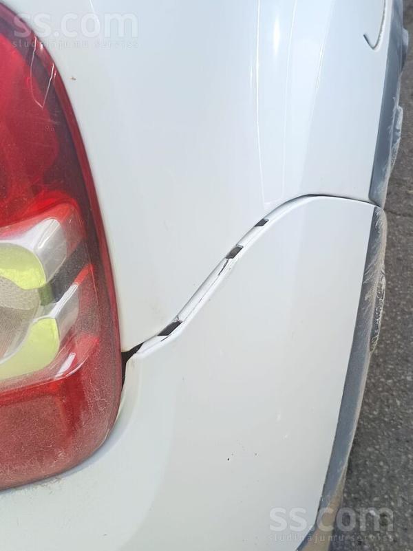 White Dacia Duster 2014 in Riga, with an engine capacity of 1.50 L and mileage of 246 thousand km for 3200 €, photo 7 on AUTOMOTO.COM.LV