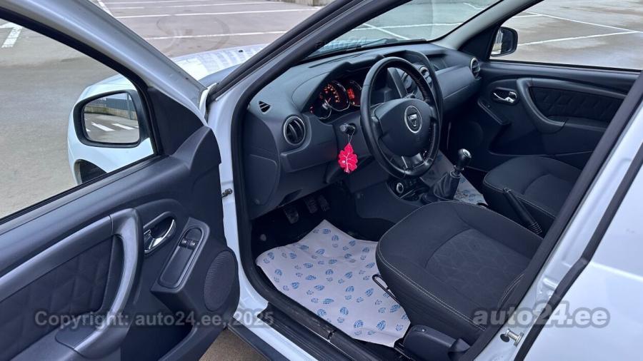 White Dacia Duster 2015 in Tallinn, with an engine capacity of 1.50 L and mileage of 204 thousand km for 3490 €, photo 10 on AUTOMOTO.COM.LV