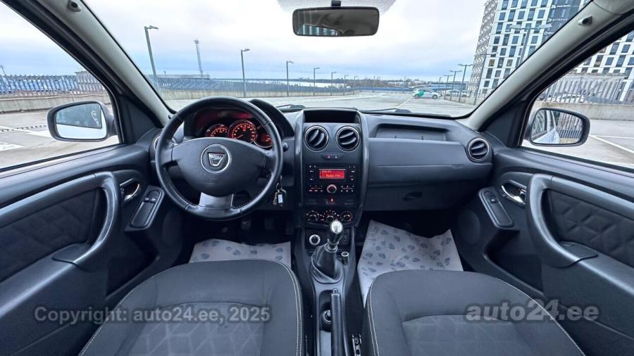 White Dacia Duster 2015 in Tallinn, with an engine capacity of 1.50 L and mileage of 204 thousand km for 3490 €, photo 13 on AUTOMOTO.COM.LV