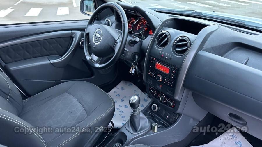 White Dacia Duster 2015 in Tallinn, with an engine capacity of 1.50 L and mileage of 204 thousand km for 3490 €, photo 15 on AUTOMOTO.COM.LV