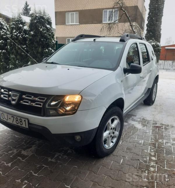 White Dacia Duster 2015 in Valmiera, with an engine capacity of 1.50 L and mileage of 176 thousand km for 6190 €, photo 6 on AUTOMOTO.COM.LV