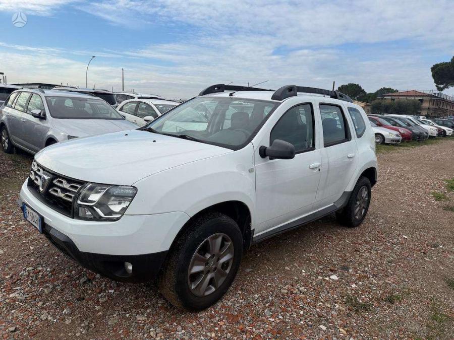 White Dacia Duster 2015 in Siauliai, with an engine capacity of 1.60 L and mileage of 270 thousand km for 3950 €, photo 1 on AUTOMOTO.COM.LV