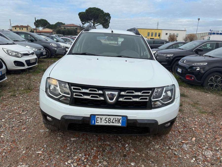 White Dacia Duster 2015 in Siauliai, with an engine capacity of 1.60 L and mileage of 270 thousand km for 3950 €, photo 2 on AUTOMOTO.COM.LV