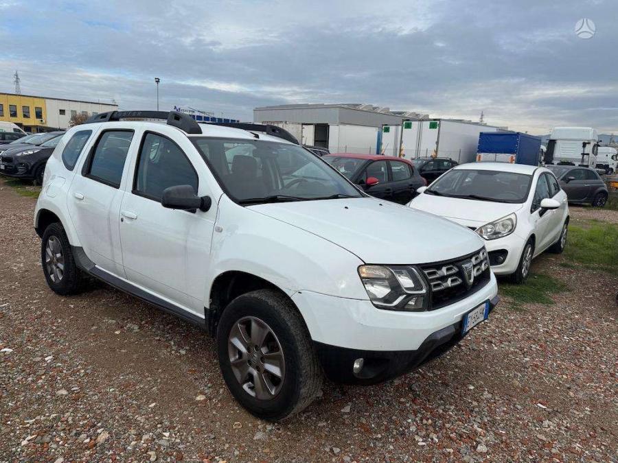 White Dacia Duster 2015 in Siauliai, with an engine capacity of 1.60 L and mileage of 270 thousand km for 3950 €, photo 3 on AUTOMOTO.COM.LV