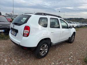 White Dacia Duster 2015 in Siauliai, with an engine capacity of 1.60 L and mileage of 270 thousand km for 3950 €, photo 5 on AUTOMOTO.COM.LV