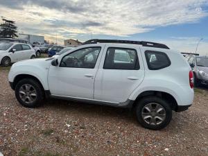 White Dacia Duster 2015 in Siauliai, with an engine capacity of 1.60 L and mileage of 270 thousand km for 3950 €, photo 8 on AUTOMOTO.COM.LV