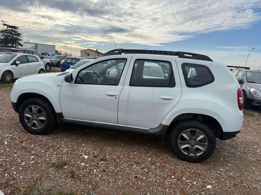 White Dacia Duster 2015 in Siauliai, with an engine capacity of 1.60 L and mileage of 270 thousand km for 3950 €, photo 8 on AUTOMOTO.COM.LV