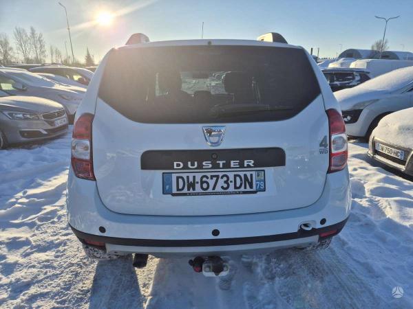White Dacia Duster 2015 in Taurage, with an engine capacity of 1.20 L and mileage of 93 thousand km for 6500 €, photo 5 on AUTOMOTO.COM.LV