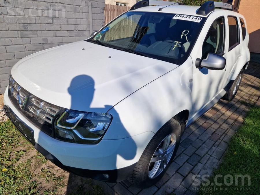 White Dacia Duster 2015 in Liepaja, with an engine capacity of 1.20 L and mileage of 51 thousand km for 5500 €, photo 1 on AUTOMOTO.COM.LV