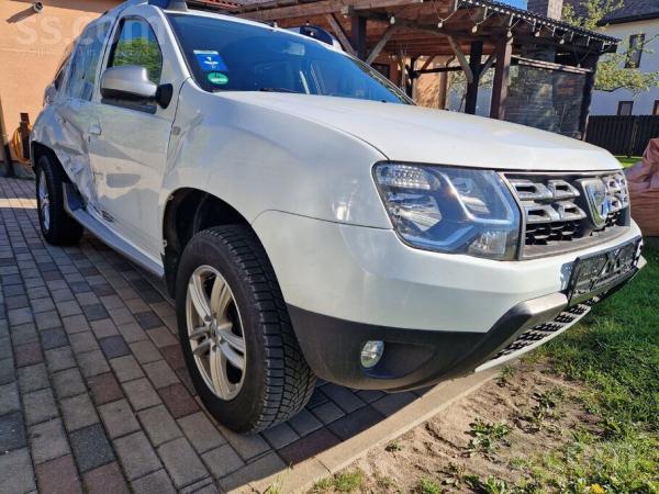 White Dacia Duster 2015 in Liepaja, with an engine capacity of 1.20 L and mileage of 51 thousand km for 5500 €, photo 2 on AUTOMOTO.COM.LV