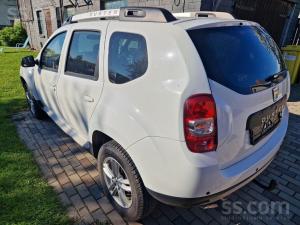 White Dacia Duster 2015 in Liepaja, with an engine capacity of 1.20 L and mileage of 51 thousand km for 5500 €, photo 5 on AUTOMOTO.COM.LV