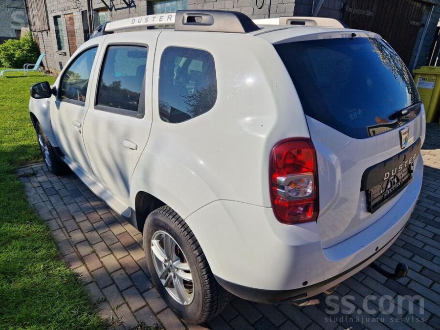 White Dacia Duster 2015 in Liepaja, with an engine capacity of 1.20 L and mileage of 51 thousand km for 5500 €, photo 5 on AUTOMOTO.COM.LV