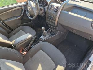 White Dacia Duster 2015 in Liepaja, with an engine capacity of 1.20 L and mileage of 51 thousand km for 5500 €, photo 8 on AUTOMOTO.COM.LV