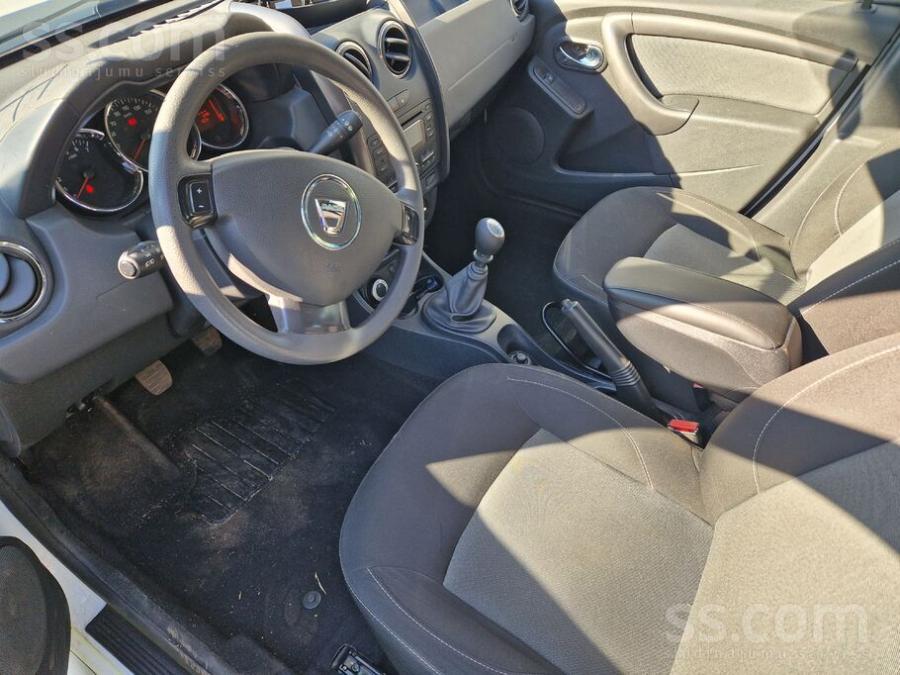 White Dacia Duster 2015 in Liepaja, with an engine capacity of 1.20 L and mileage of 51 thousand km for 5500 €, photo 9 on AUTOMOTO.COM.LV