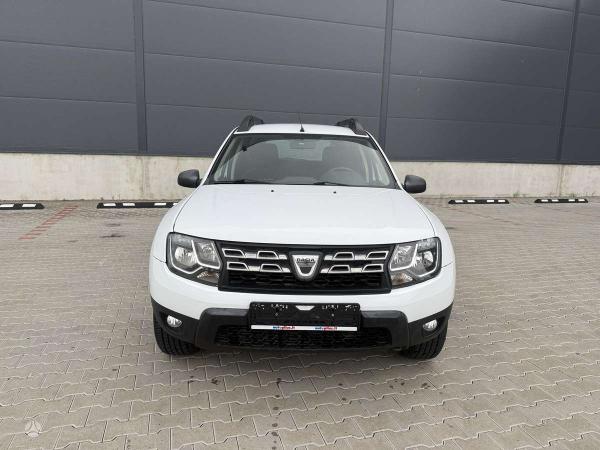 White Dacia Duster 2015 in Siauliai, with an engine capacity of 1.60 L and mileage of 250 thousand km for 4350 €, photo 2 on AUTOMOTO.COM.LV